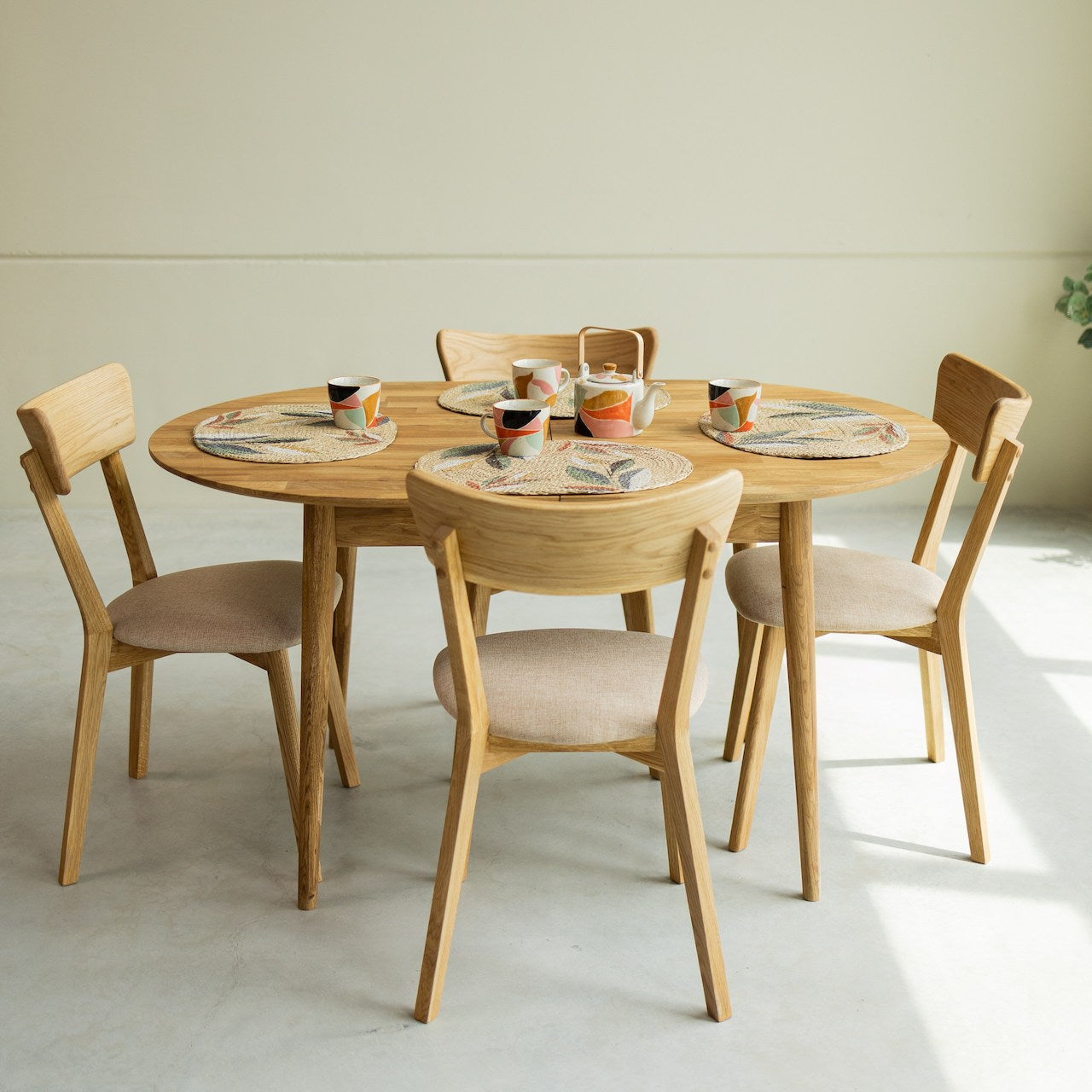 Set Escandi solid wood table and 4 chairs Diana